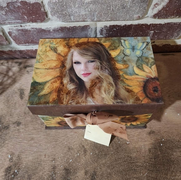 Taylor Swift | Storage & Organization | Taylor Swift Pictures To Burn ...